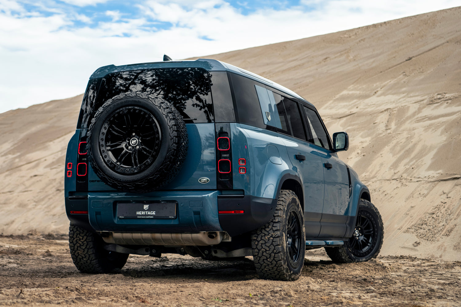 Defender 110 P400e - Tasman blue