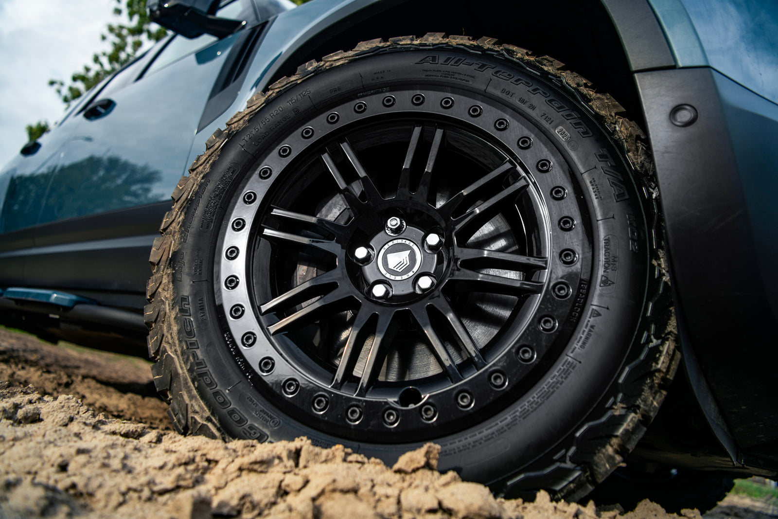 Defender 110 P400e - Tasman blue