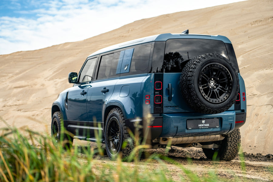 Defender 110 P400e - Tasman blue