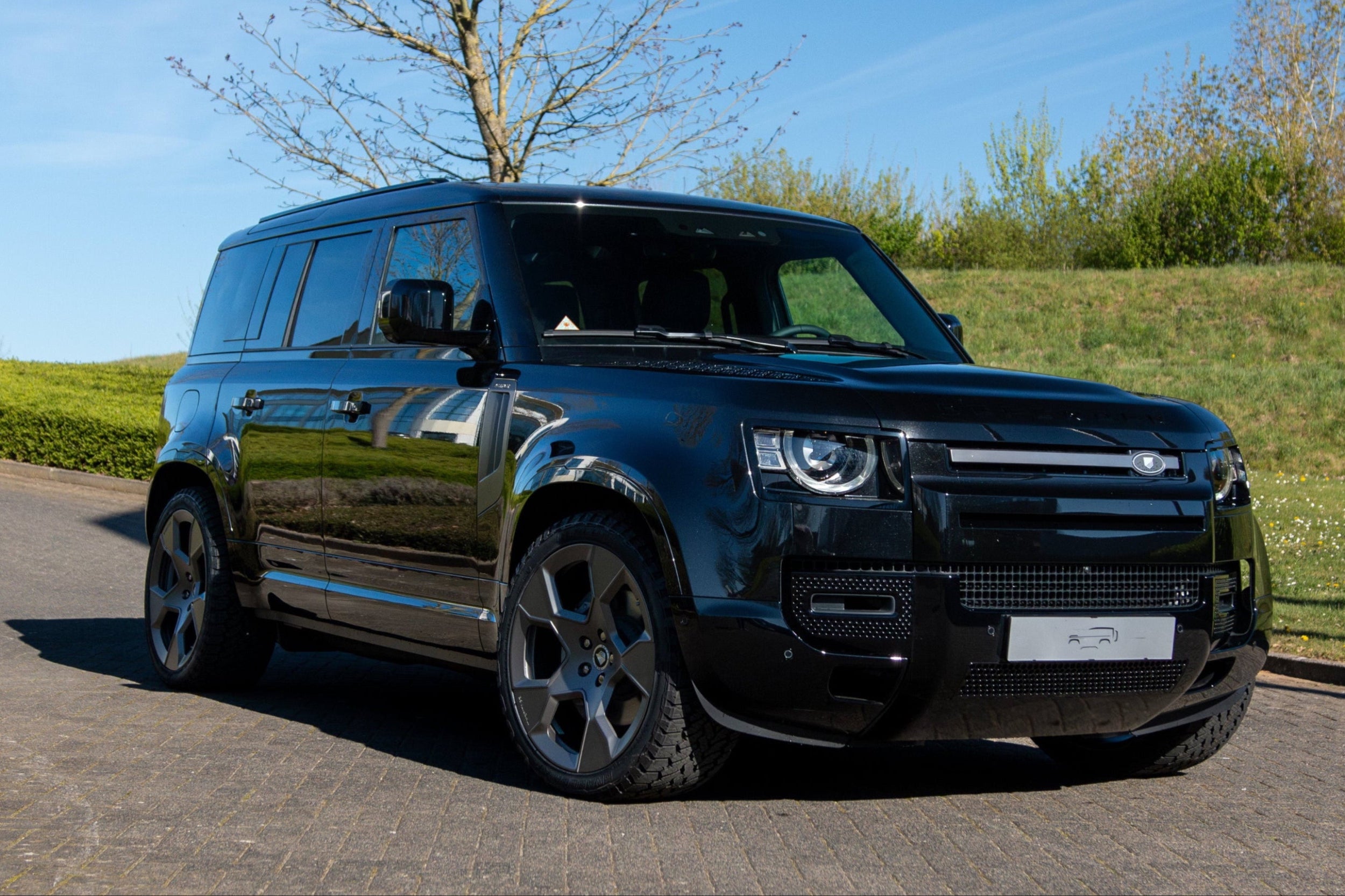 Defender 110 P300e - Santorini black gun metal