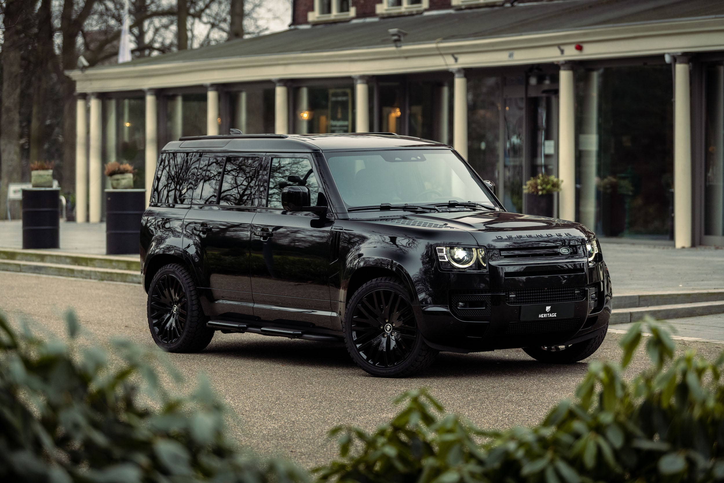 Defender P400e - Black & Majestic Brown